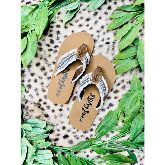 Very G | Shoes | New Very G Encore Flip Flops Sandal In Cream Black ...